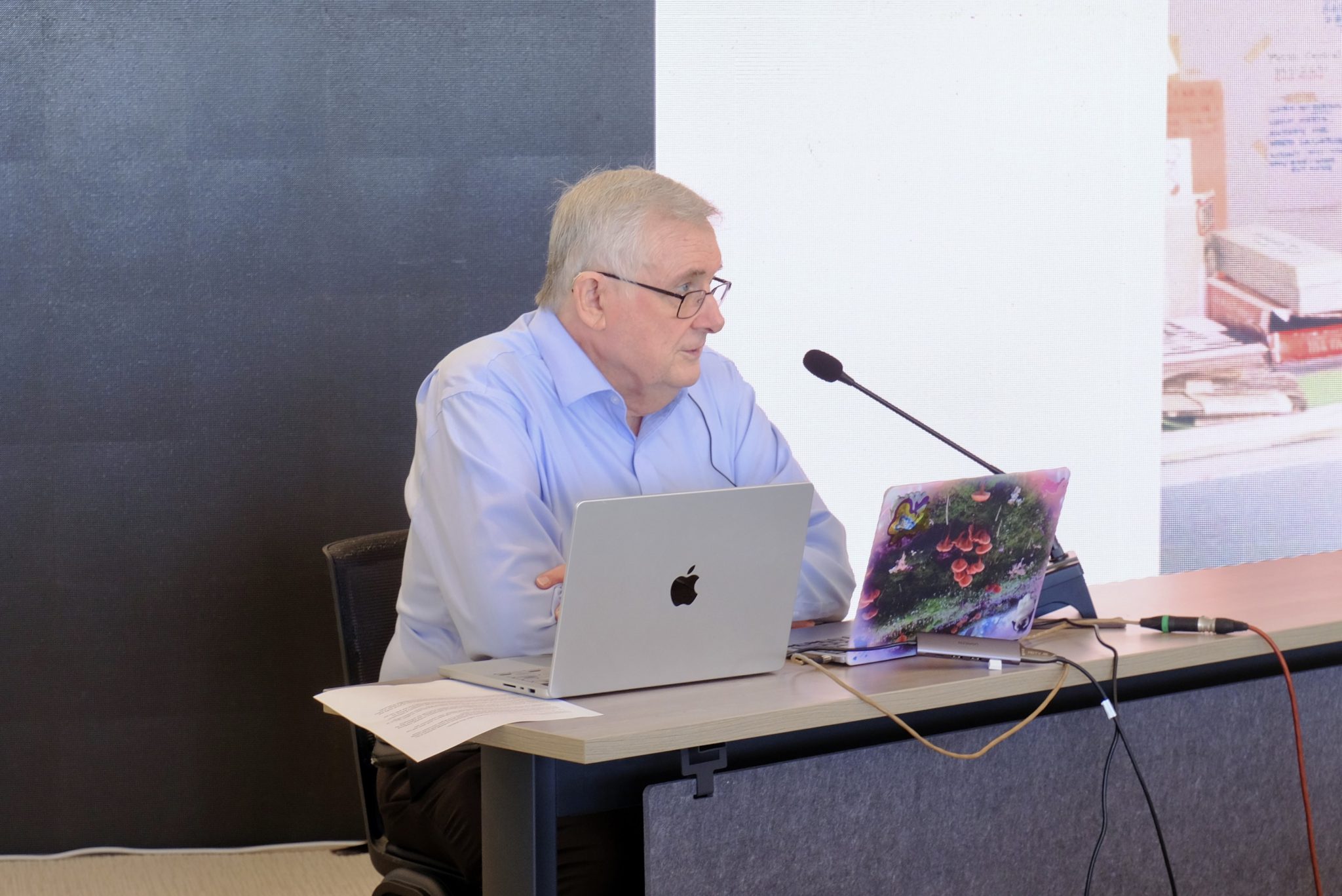 第八届网络社会年会｜Lee Felsenstein：社交媒体的未来与思想实验 – 网络社会研究所